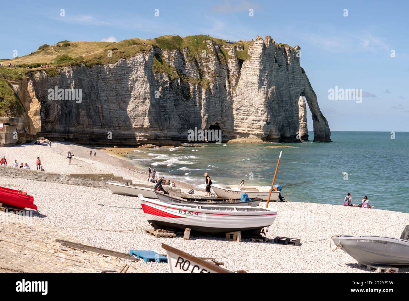 Beautiful white chalk cliffs near Etretat in Normandy. France ...