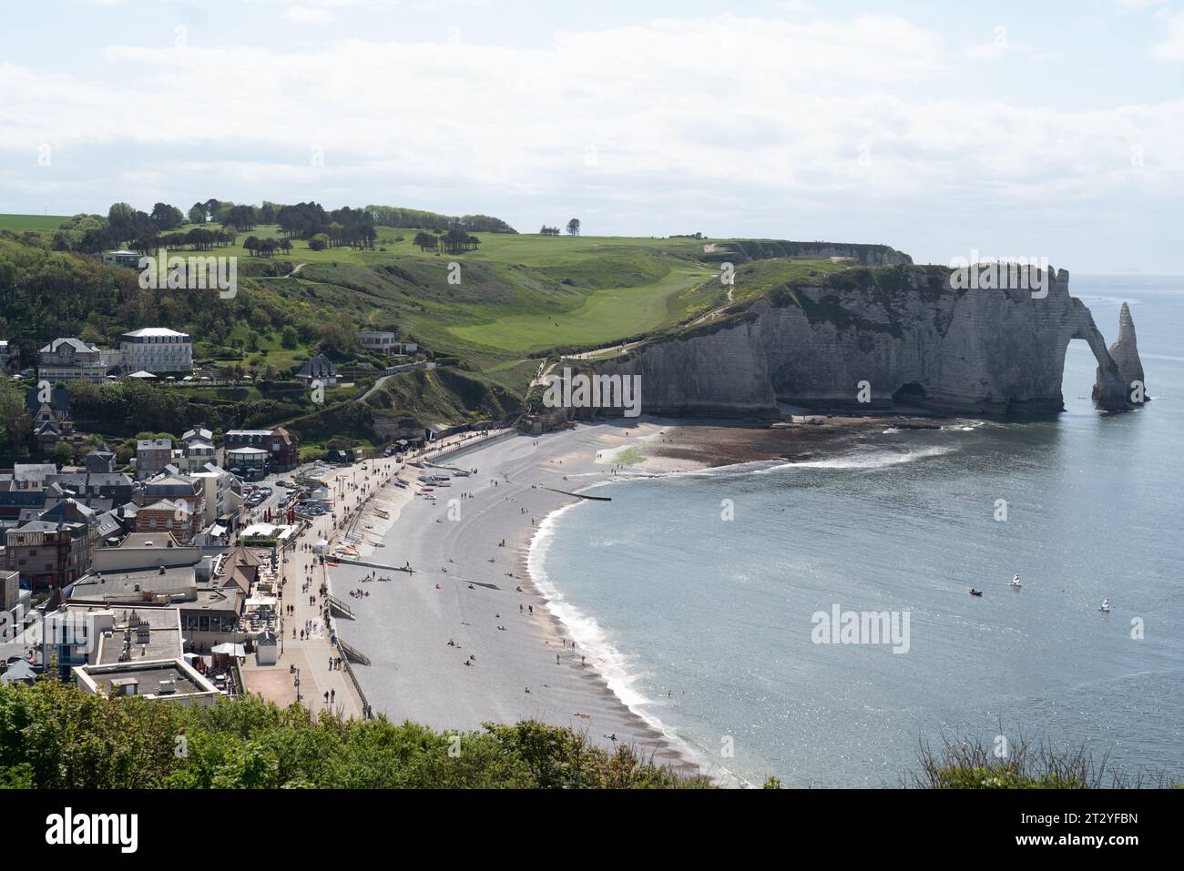 Beautiful white chalk cliffs near Etretat in Normandy. France ...