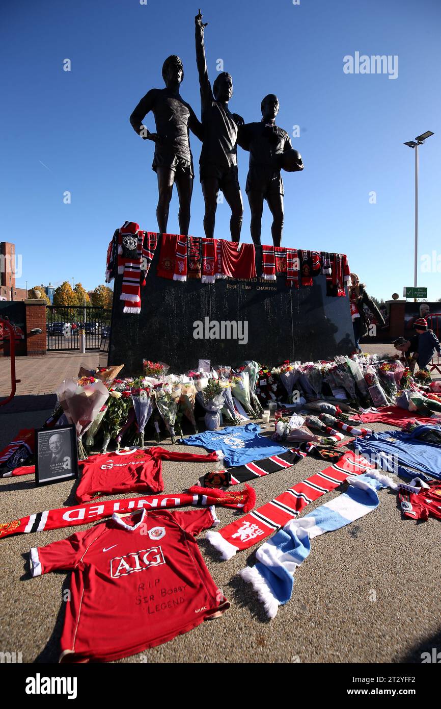 Tributes are laid in memory of Sir Bobby Charlton by The United Trinity ...