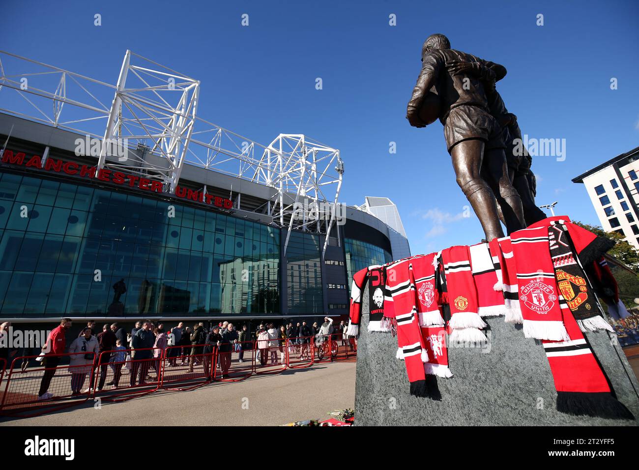 Tributes are laid in memory of Sir Bobby Charlton by The United Trinity ...