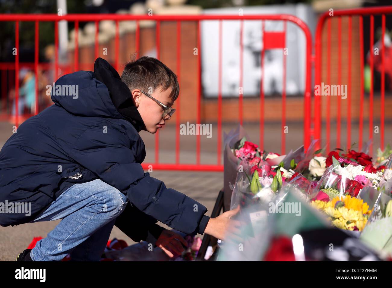 Tributes are laid in memory of Sir Bobby Charlton by The United Trinity ...