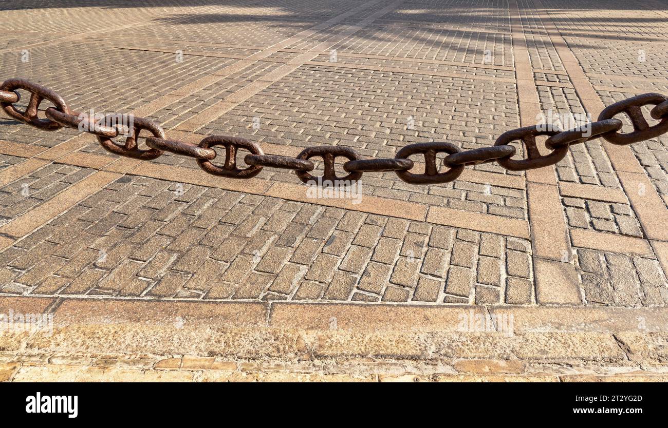 Tick metal chain hi-res stock photography and images - Alamy