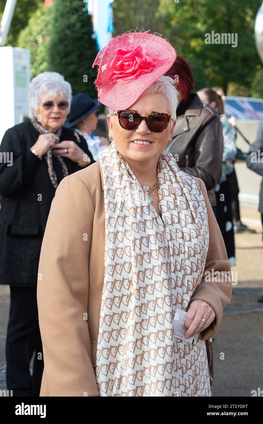 Ascot, Berkshire, UK. 21st October, 2023. Racegoers arriving at Ascot ...