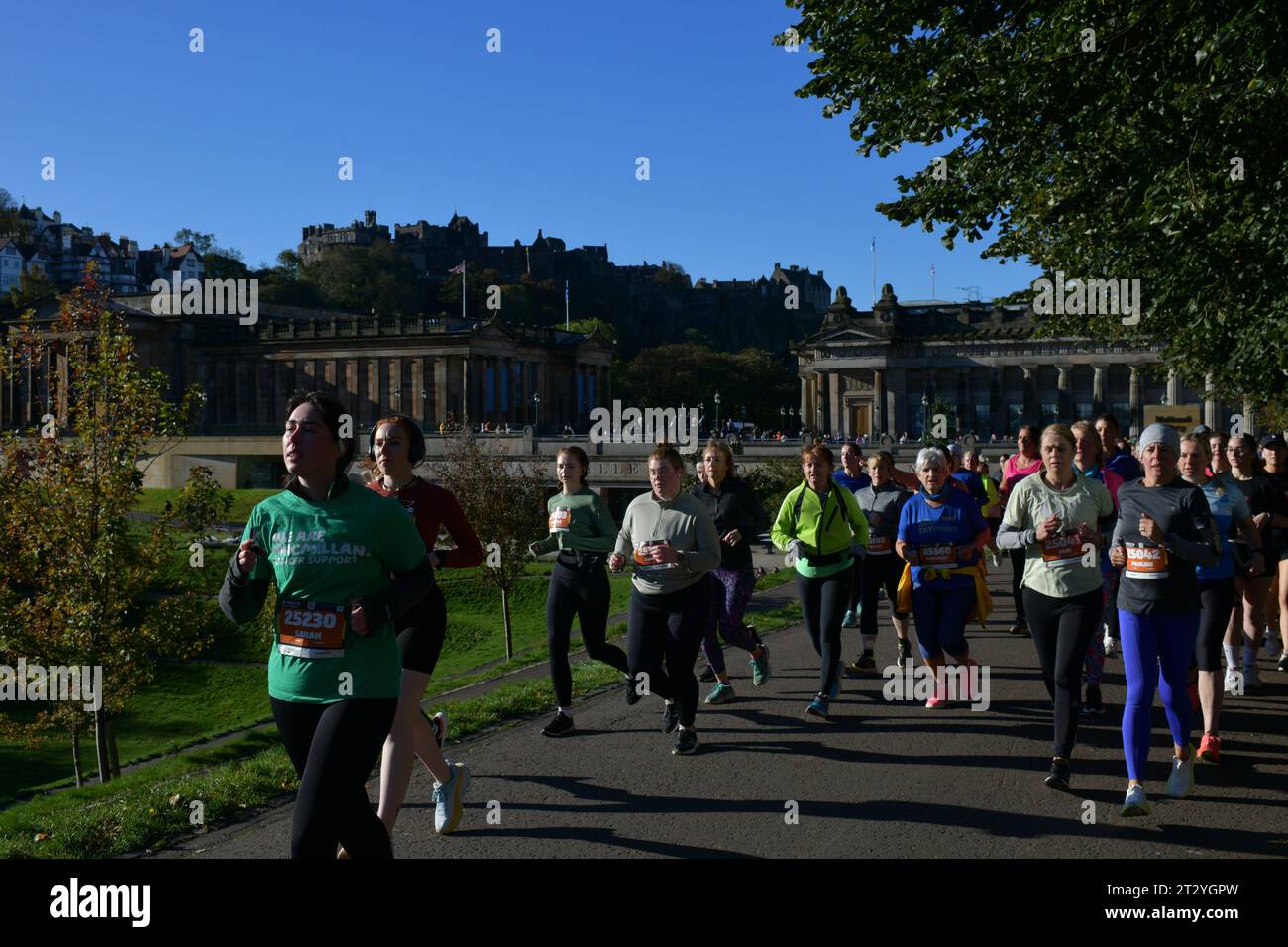 Edinburgh Scotland, UK 22 October 2023. Hundreds of runners take part ...