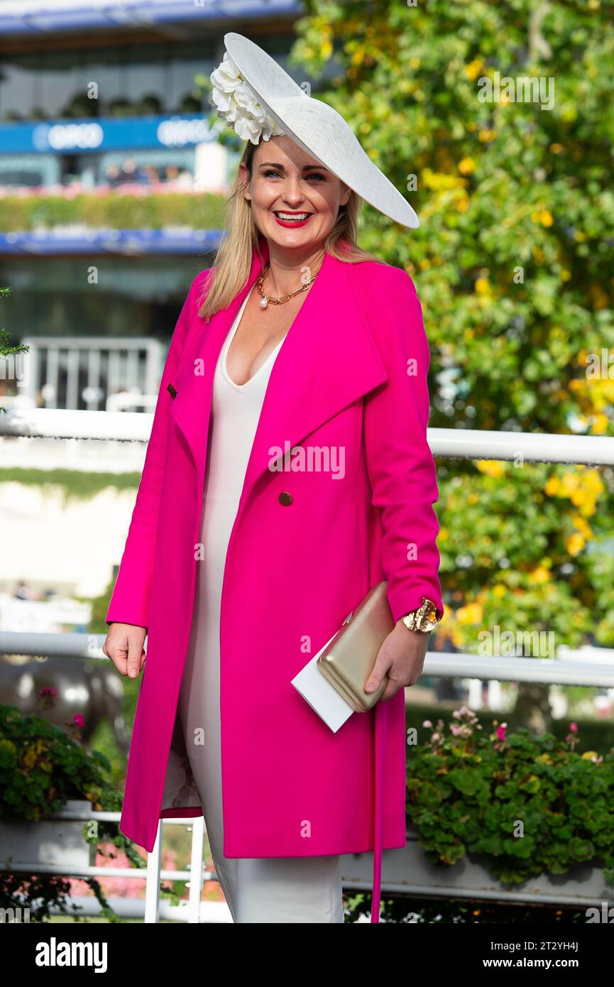 Ascot, Berkshire, UK. 21st October, 2023. Racegoers arriving at Ascot ...