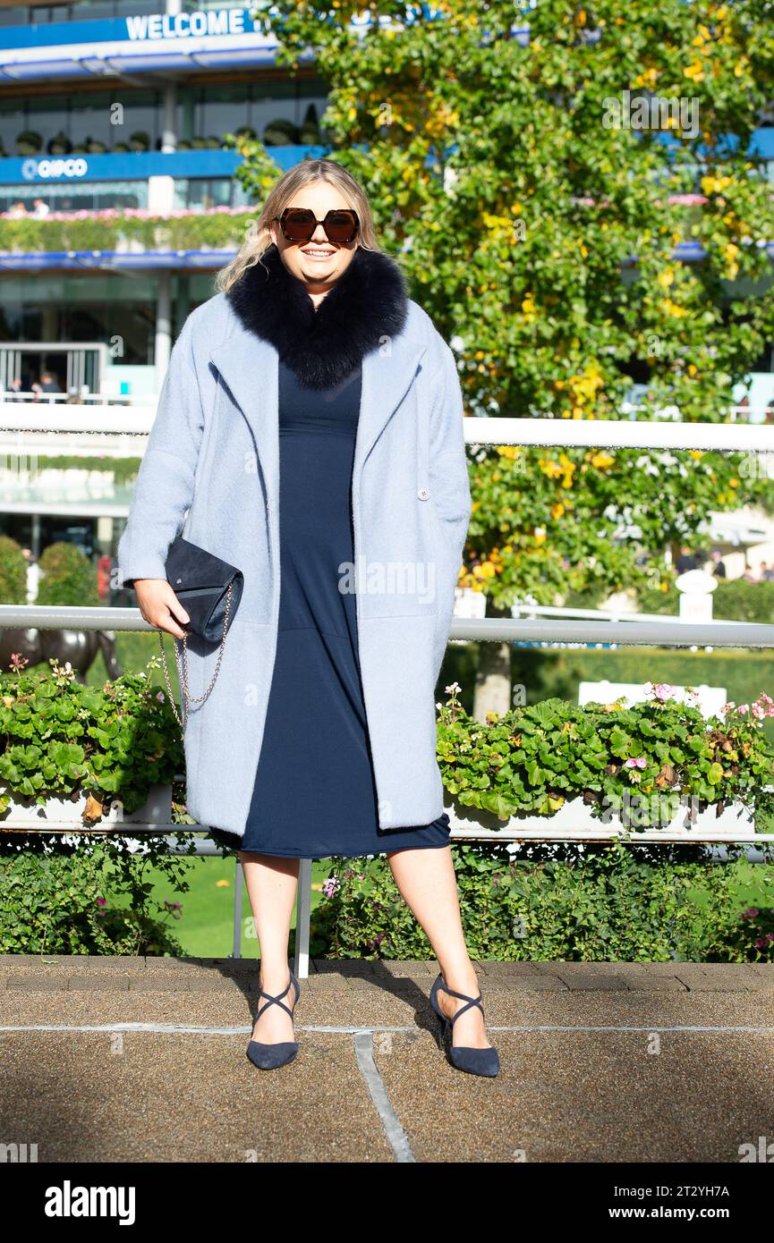 Ascot, Berkshire, UK. 21st October, 2023. Racegoers arriving at Ascot ...