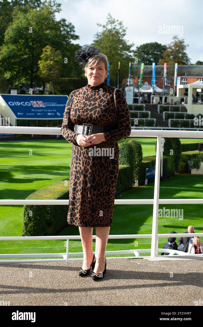 Ascot, Berkshire, UK. 21st October, 2023. Racegoers arriving at Ascot ...