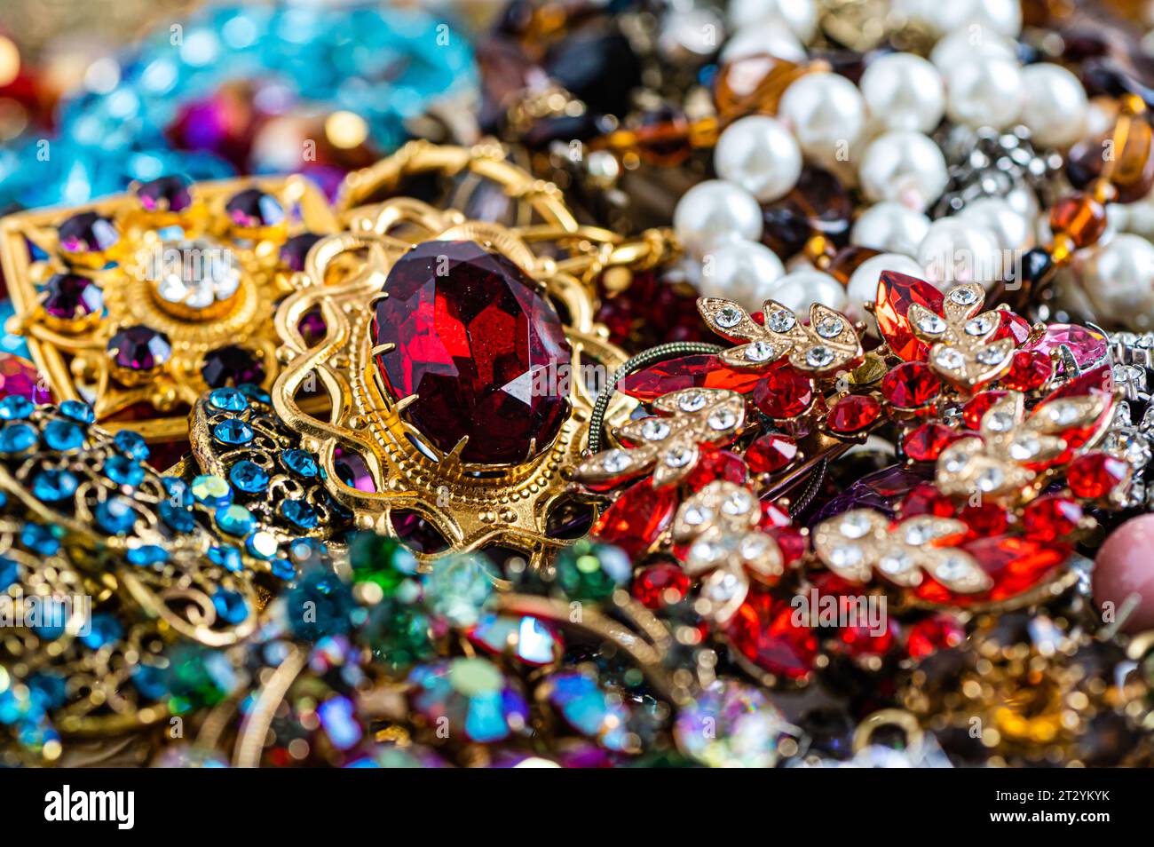 jewelry and costume jewelry from various stones, minerals and precious ...