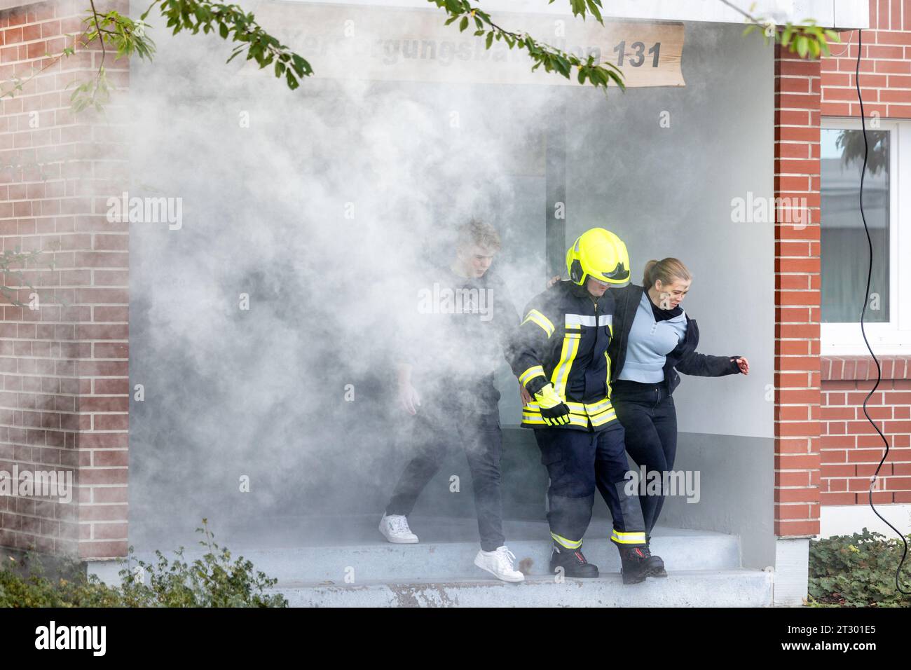 Bad Frankenhausen, Germany. 22nd Oct, 2023. Emergency forces practice their interaction on the ...