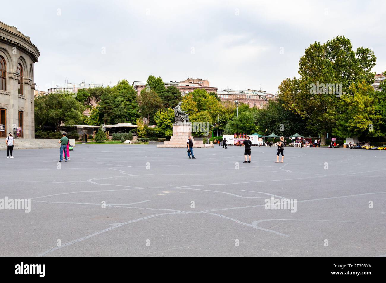 Opera square hi-res stock photography and images - Alamy