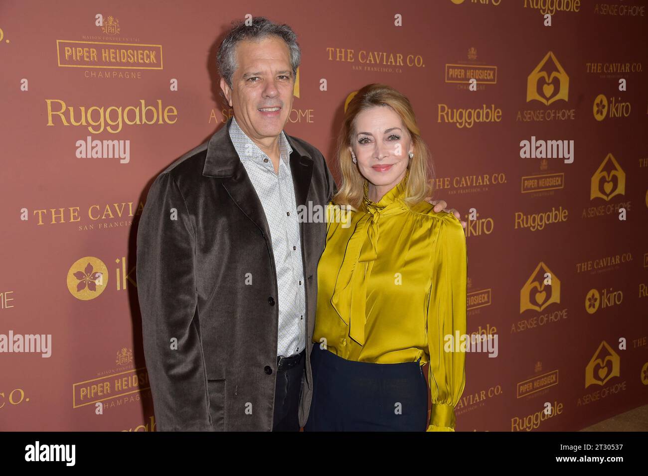 Sharon Lawrence mit Ehemann Tom Apostle bei der A Sense of Home Gala ...