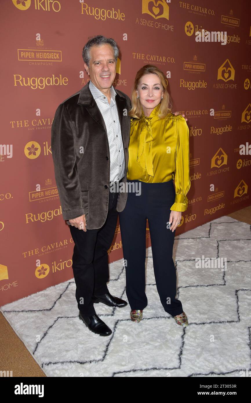 Sharon Lawrence mit Ehemann Tom Apostle bei der A Sense of Home Gala ...