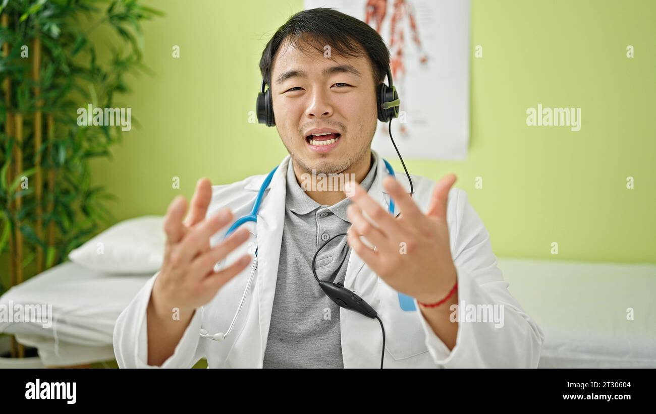 Doctor doing video call speaking hi-res stock photography and images ...
