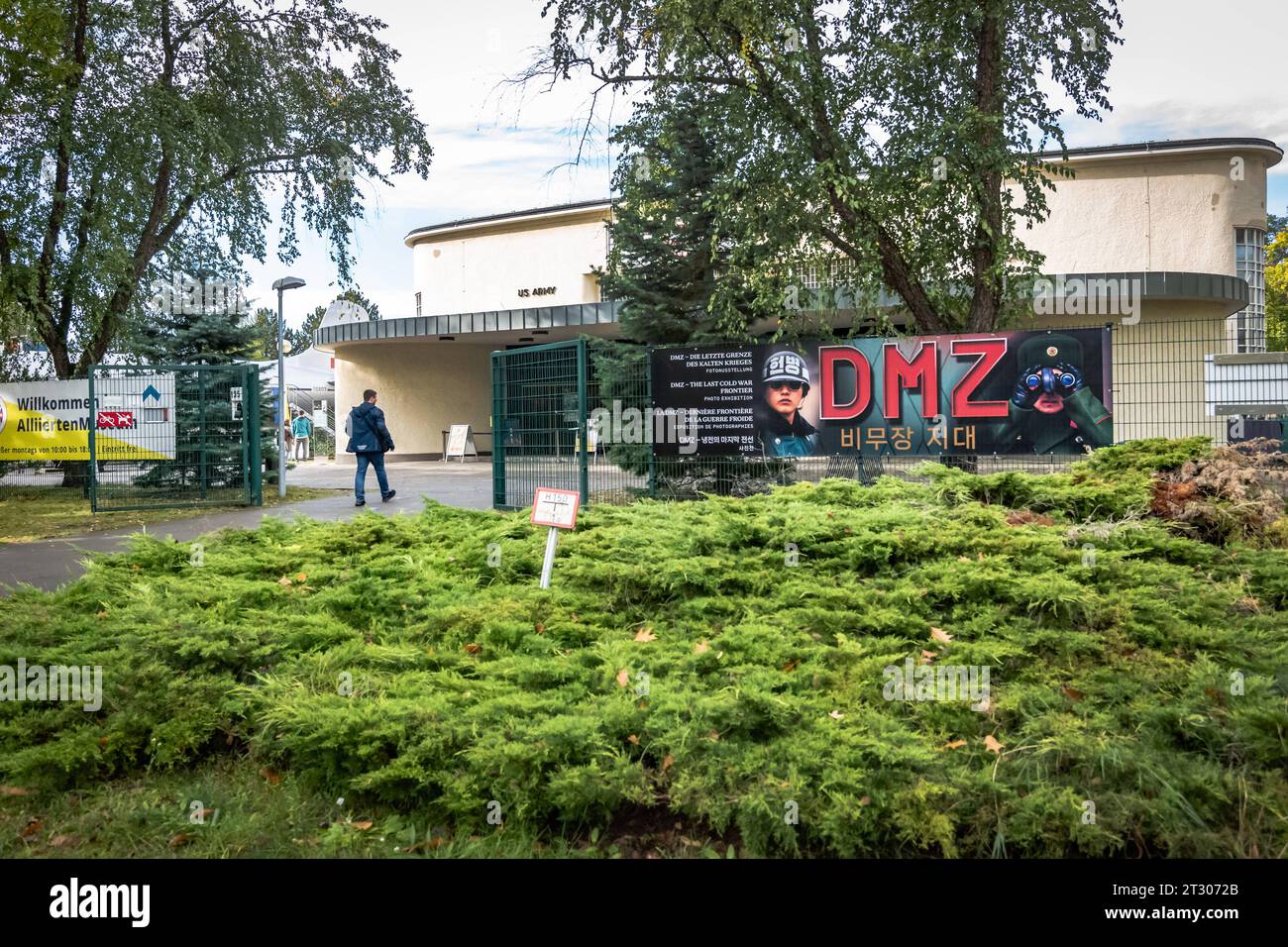 Berlin Zehlendorf OT Dahlem AlliiertenMuseum Clayallee mit dem ...