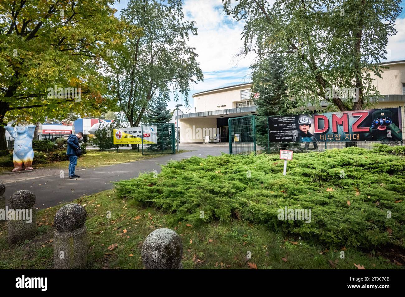 Berlin Zehlendorf OT Dahlem AlliiertenMuseum Clayallee mit dem ...