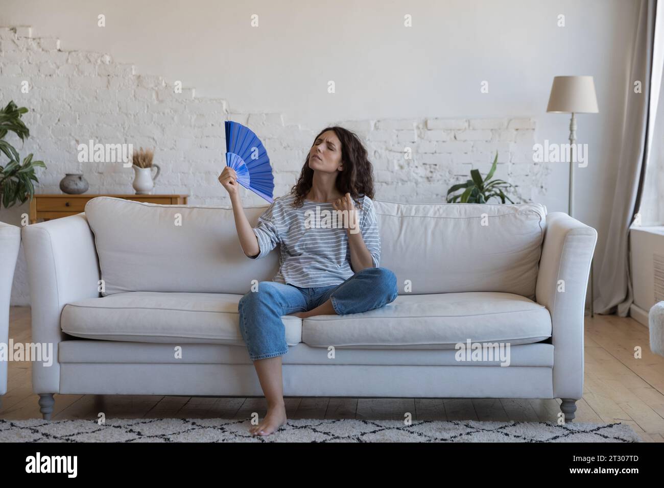 Handheld fan hi-res stock photography and images - Alamy
