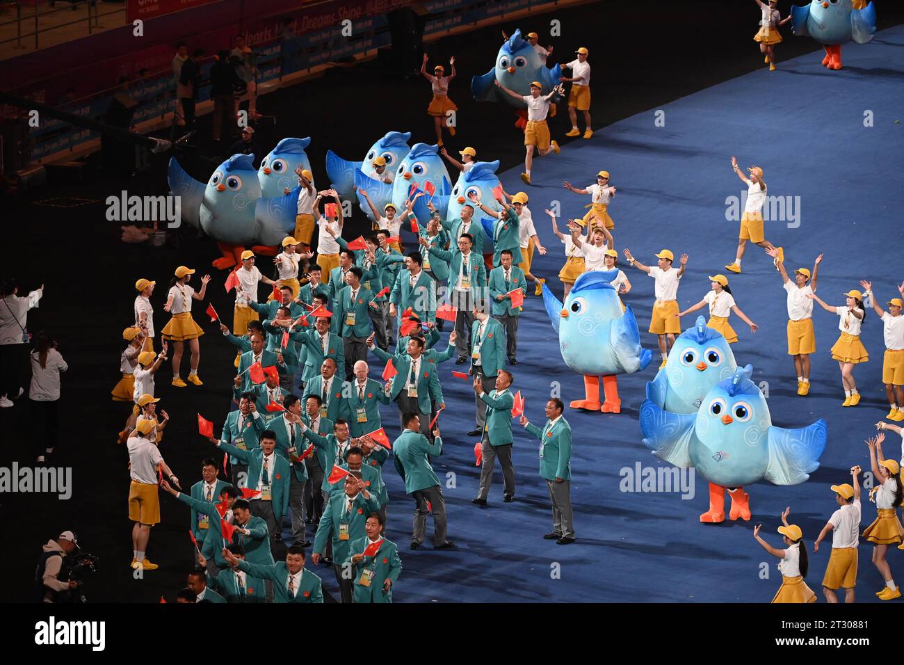 Hangzhou. 22nd Oct, 2023. Delegation of China parade into the Hangzhou ...