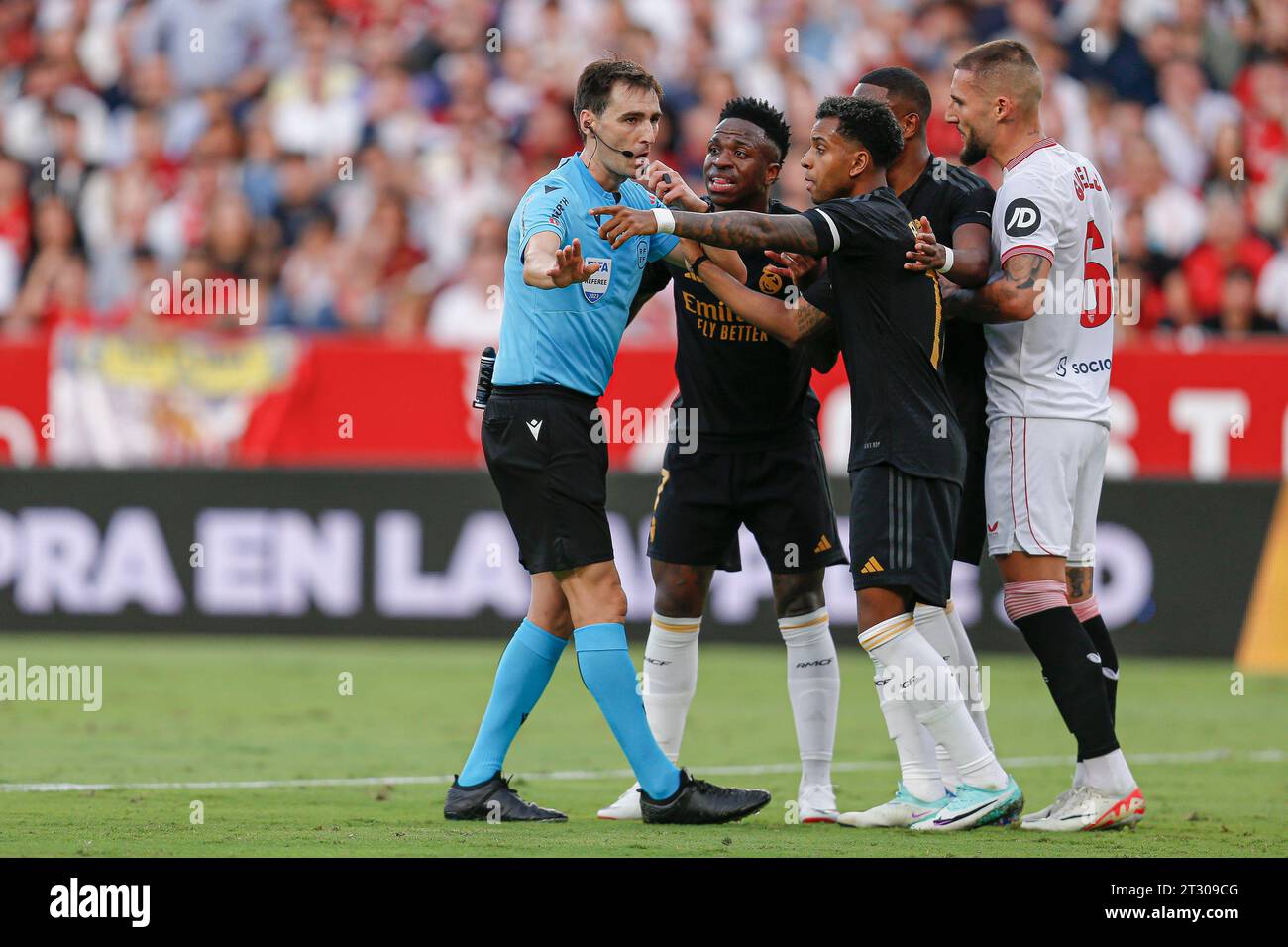 Sevilla, Spain. 21st Oct, 2023. The referee Ricardo de Burgos ...