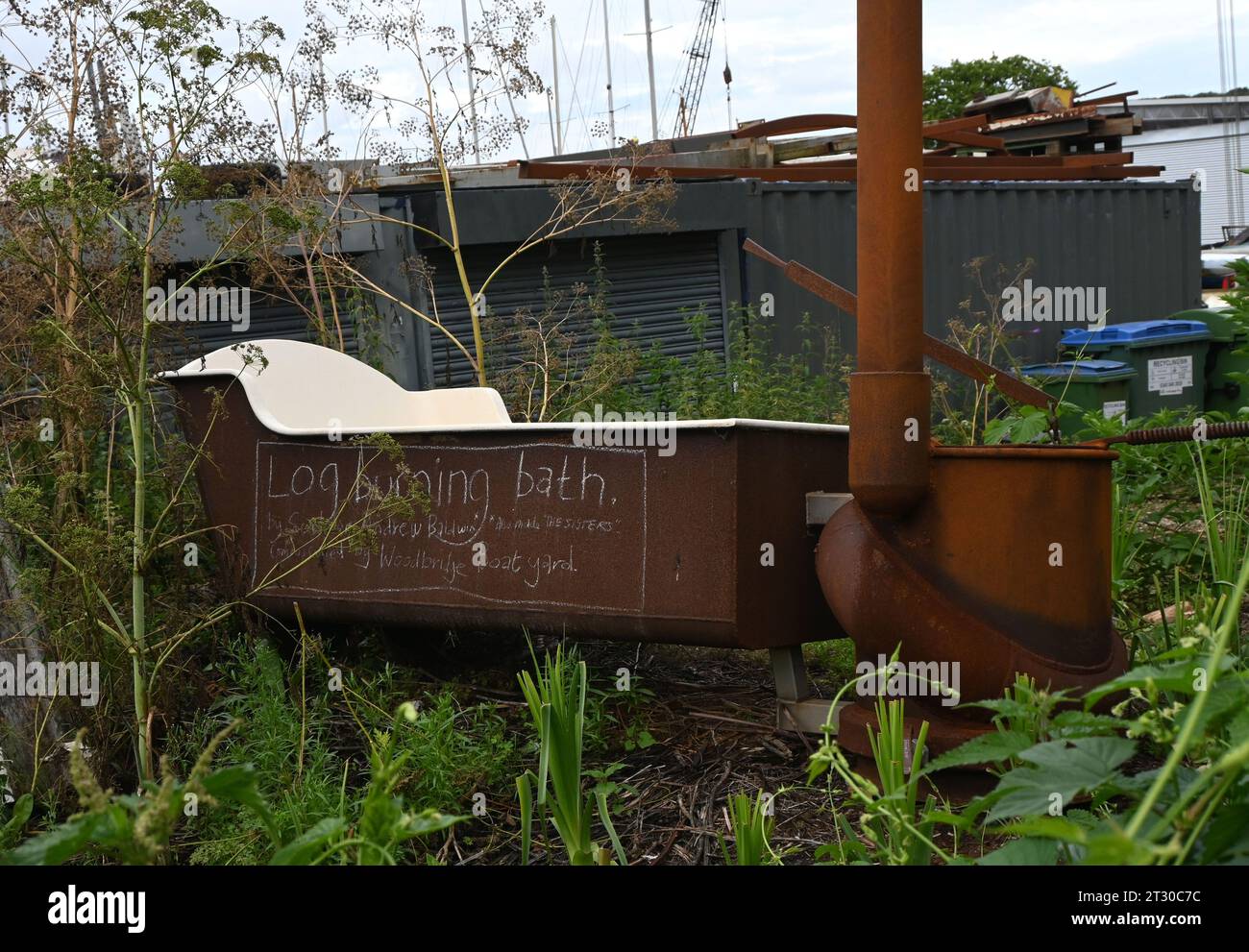 Log burning bath hi-res stock photography and images - Alamy