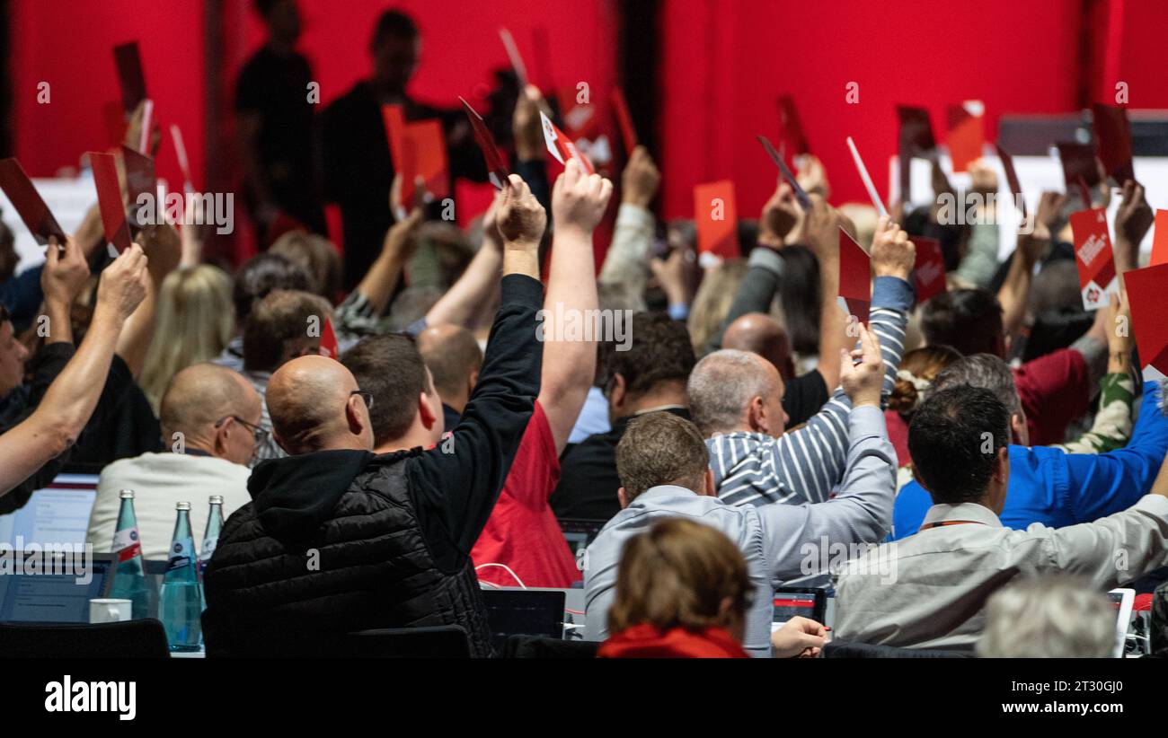 25. Gewerkschaftstag der IG Metall 2023 in Frankfurt Abstimmung auf dem ...