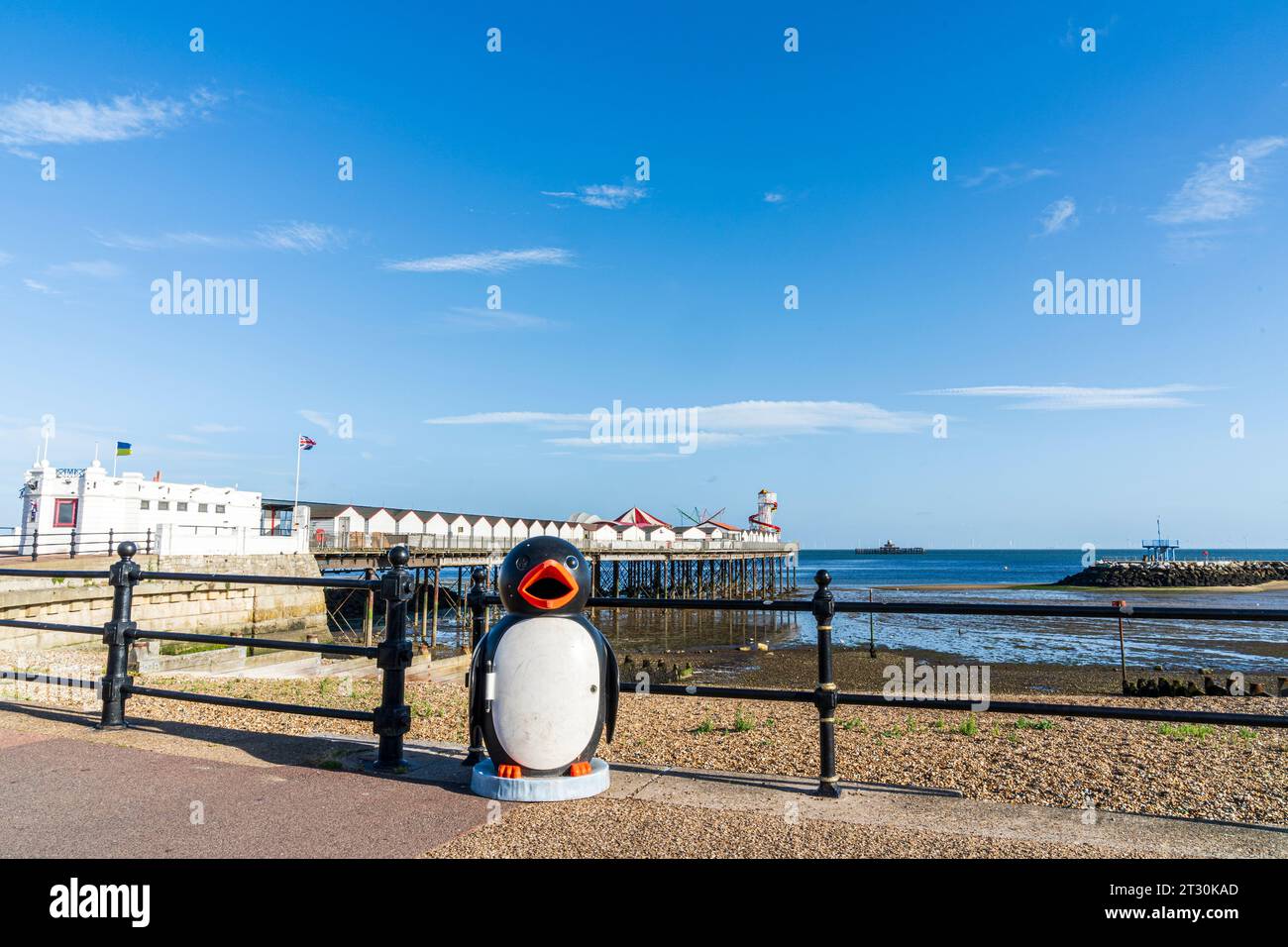 Penguin waste bin hi-res stock photography and images - Alamy