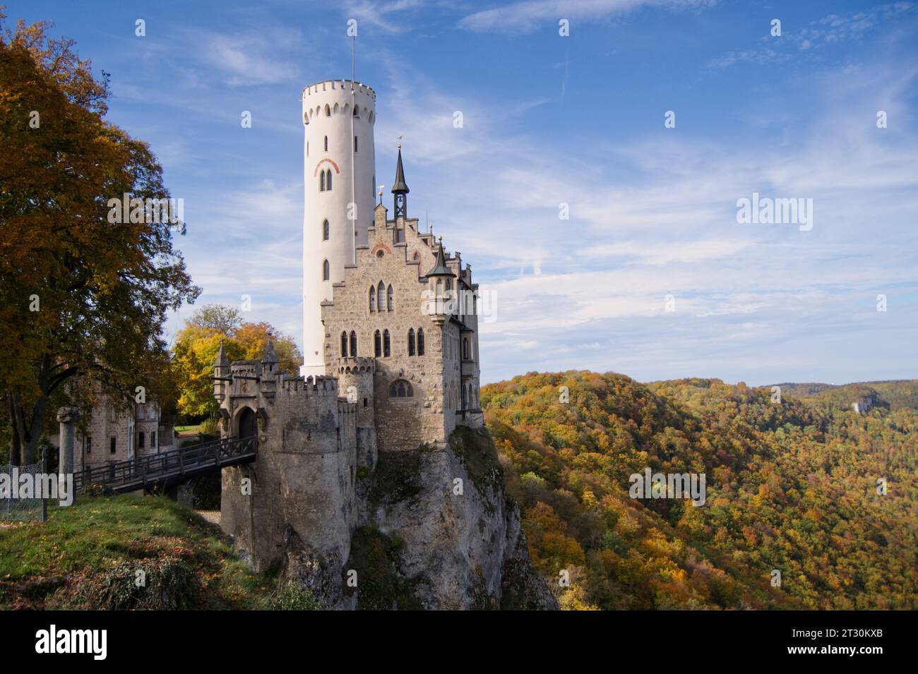 Schloss Lichtenstein im Herbst Stock Photo - Alamy