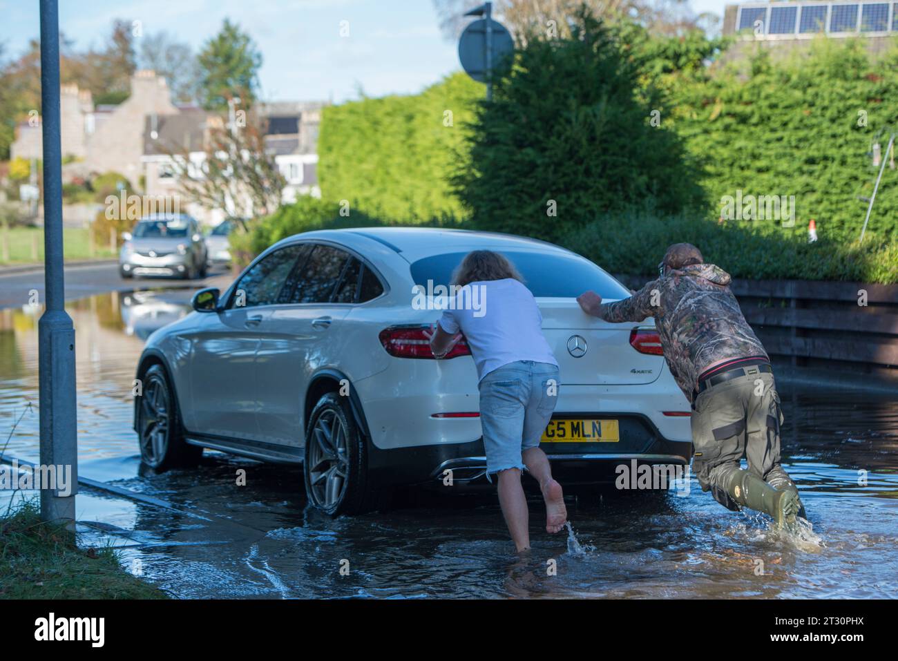 Car stuck flood hi-res stock photography and images - Alamy