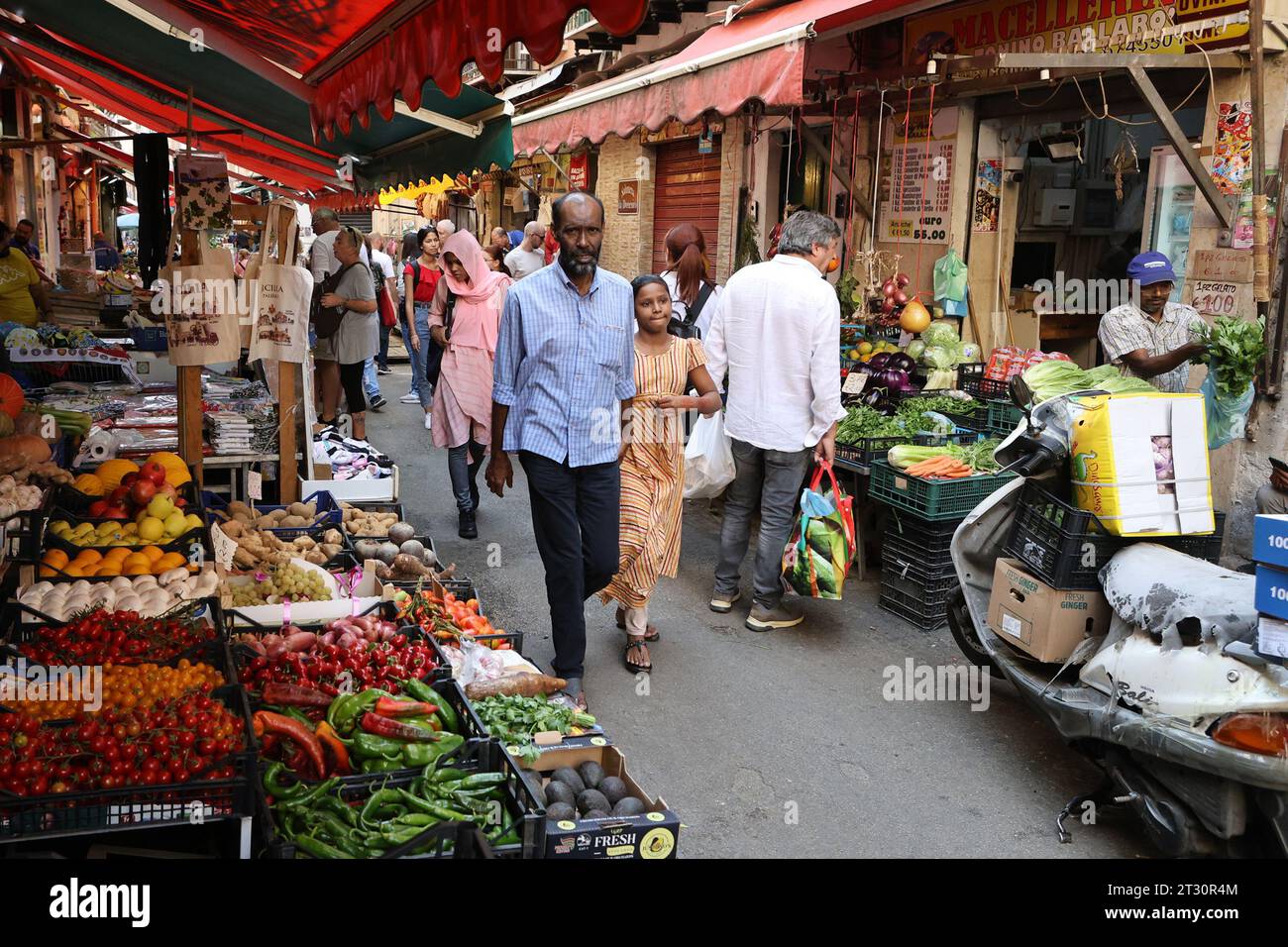 Mercato ballarò palermo hi-res stock photography and images - Alamy