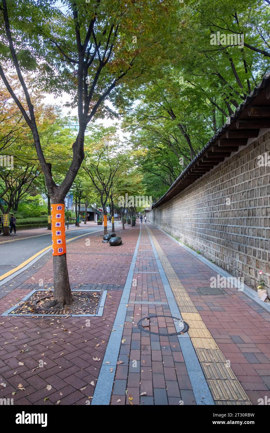 Seoul, South Korea - 10 October 2022: Deoksugung Stonewall Walkway, the ...