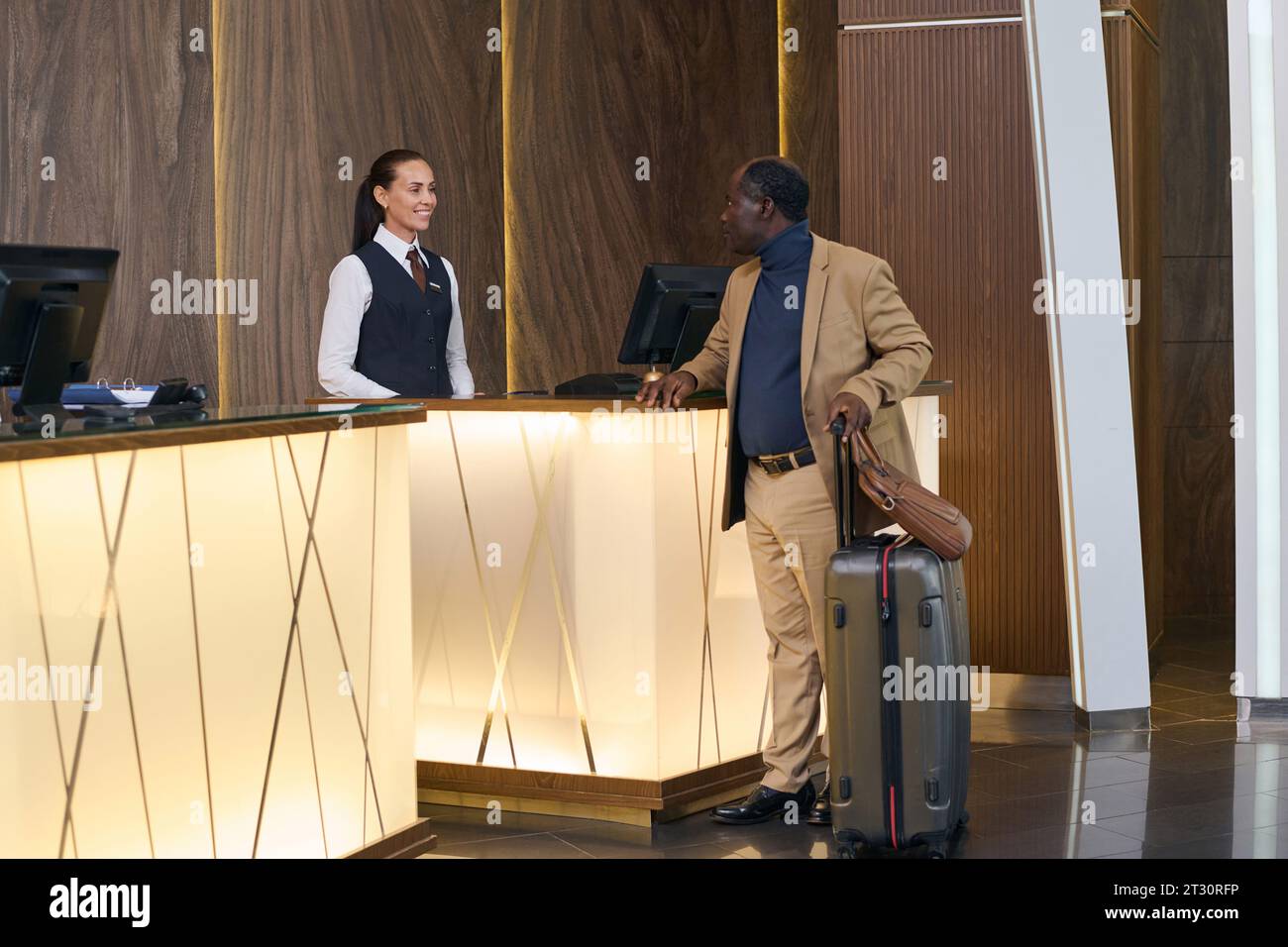 African hotel receptionist hi-res stock photography and images - Alamy
