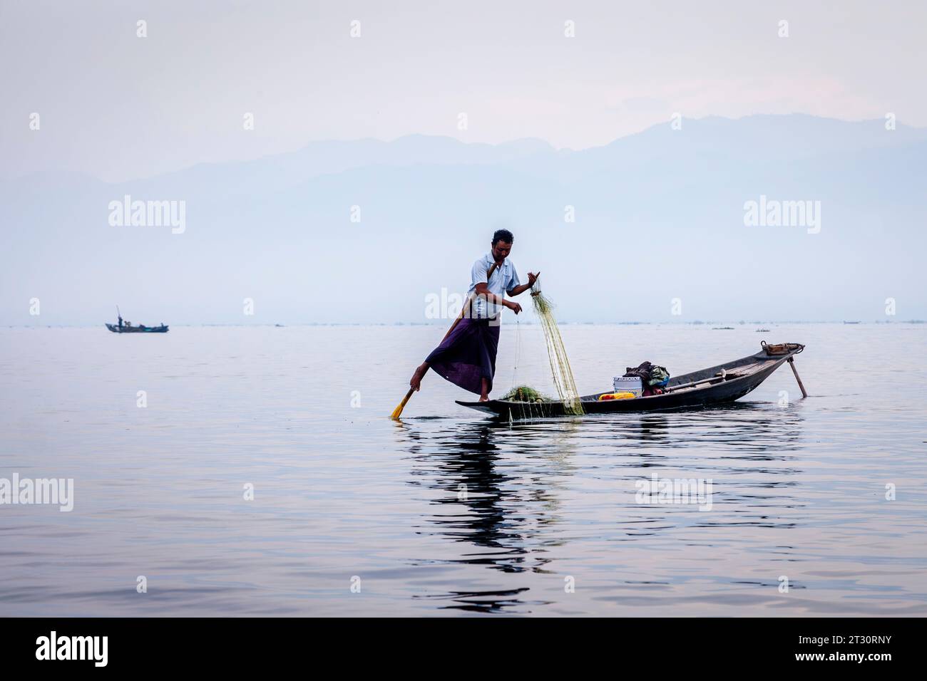 A Traditional Intha Leg Fisherman, Lake Inle, Myanmar Stock Photo - Alamy