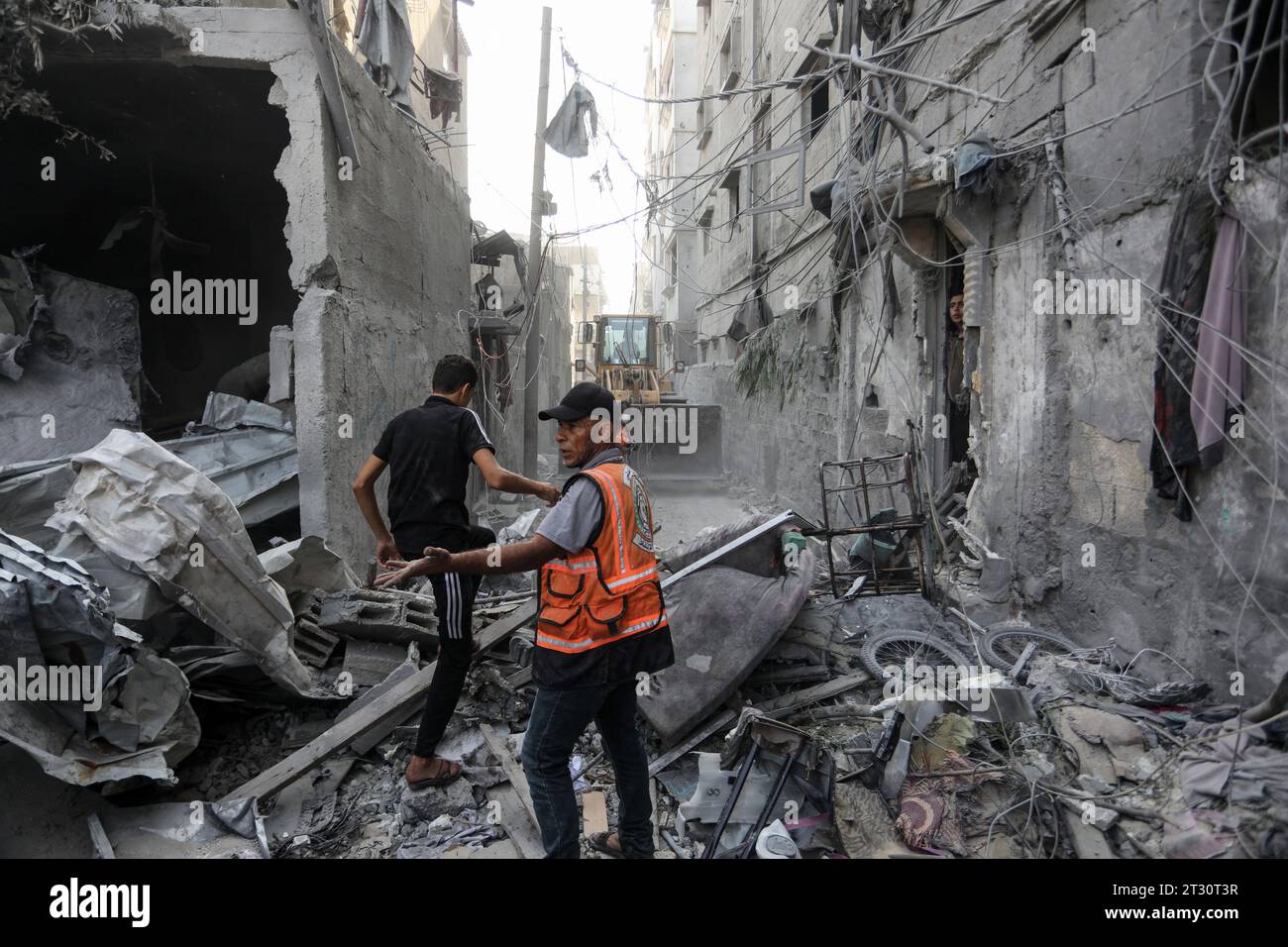 Rafah, Palestinian Territories. 22nd Oct, 2023. Palestinians inspect ...