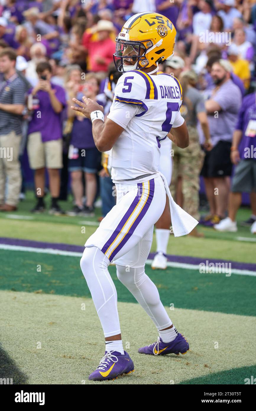 Baton Rouge, LA, USA. 21st Oct, 2023. LSU quarterback Jayden Daniels (5 ...