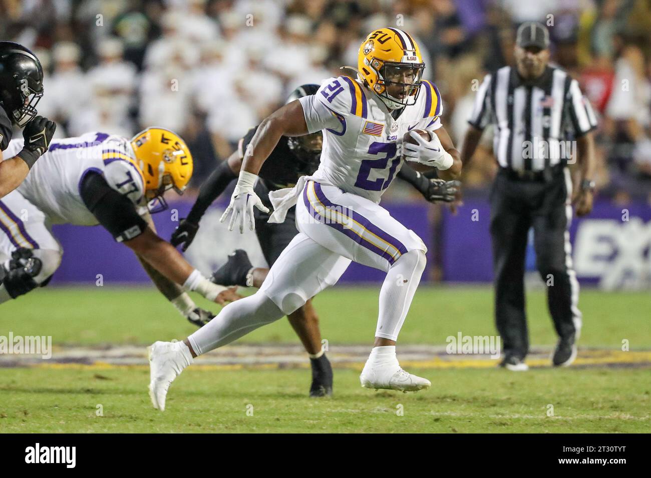 Baton Rouge, LA, USA. 21st Oct, 2023. LSU running back Noah Cain (21 ...