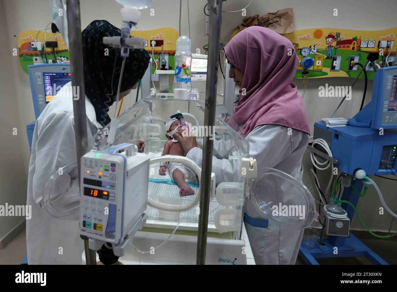 Palestinian doctors treat a prematurely born baby at Al Aqsa Hospital ...