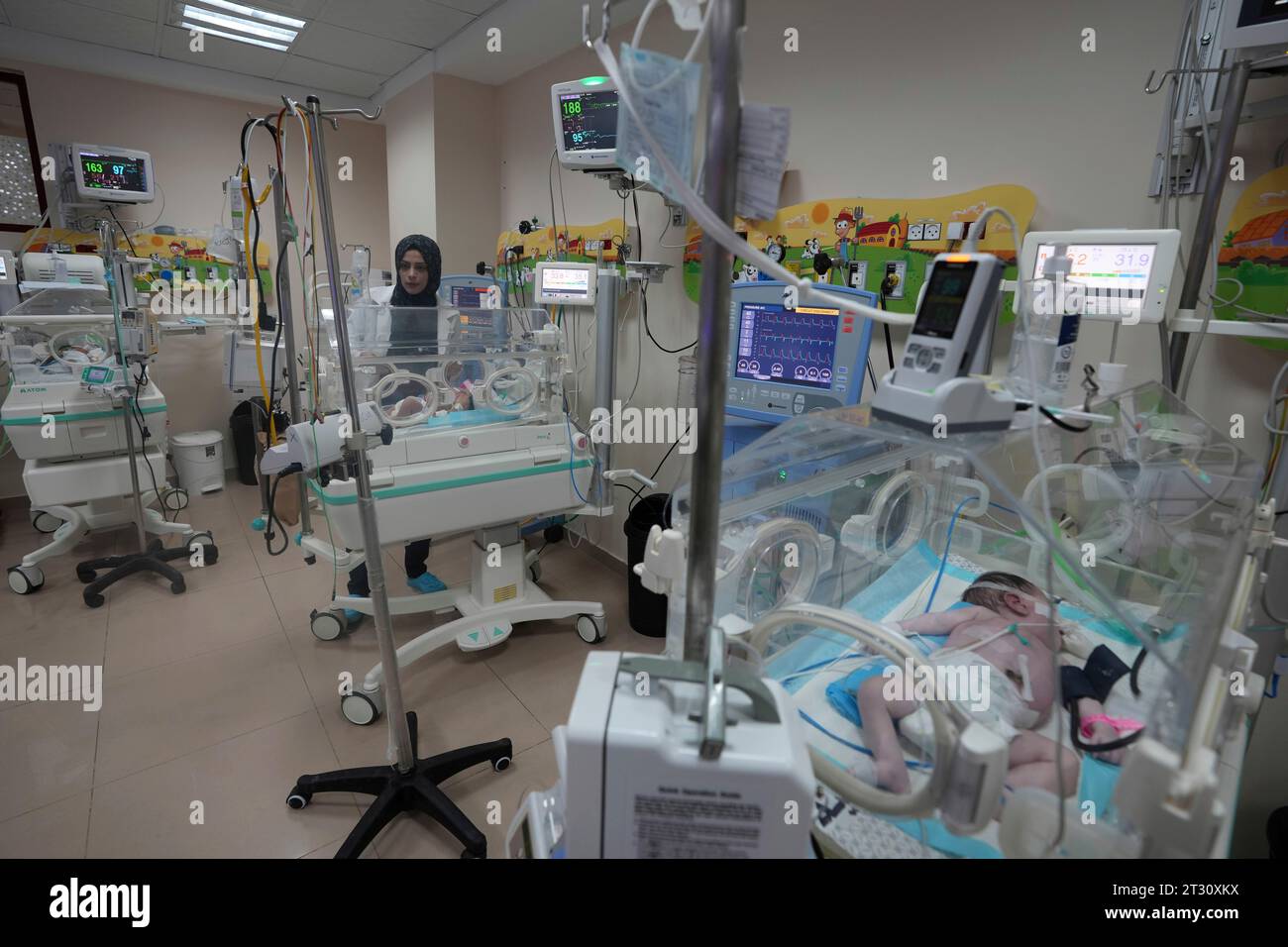 Palestinian doctors treat a prematurely born baby at Al Aqsa Hospital ...