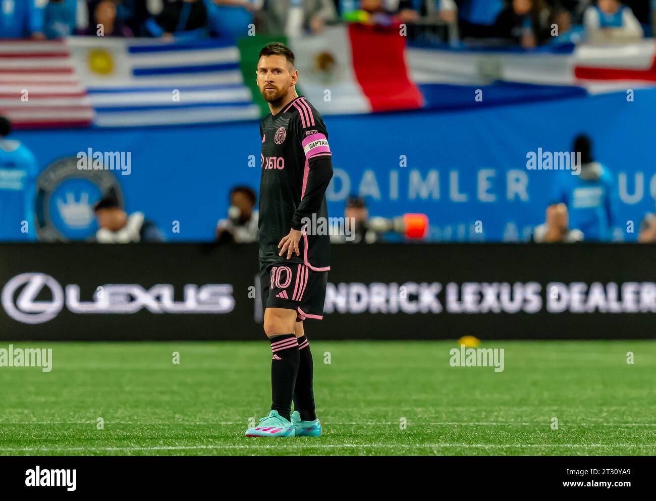 Lionel messi in argentina uniform hi-res stock photography and images ...