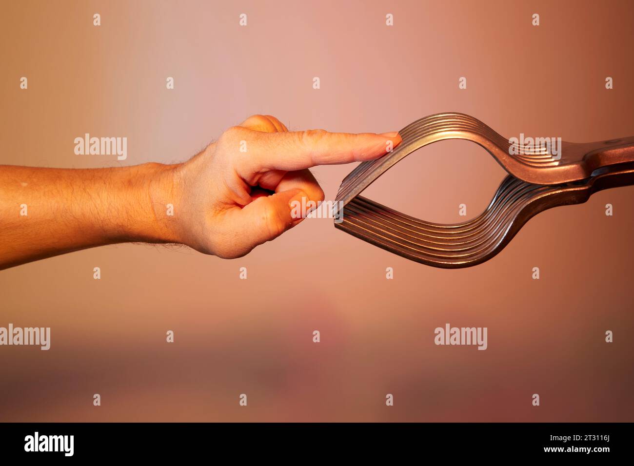 Robot claw hi-res stock photography and images - Alamy
