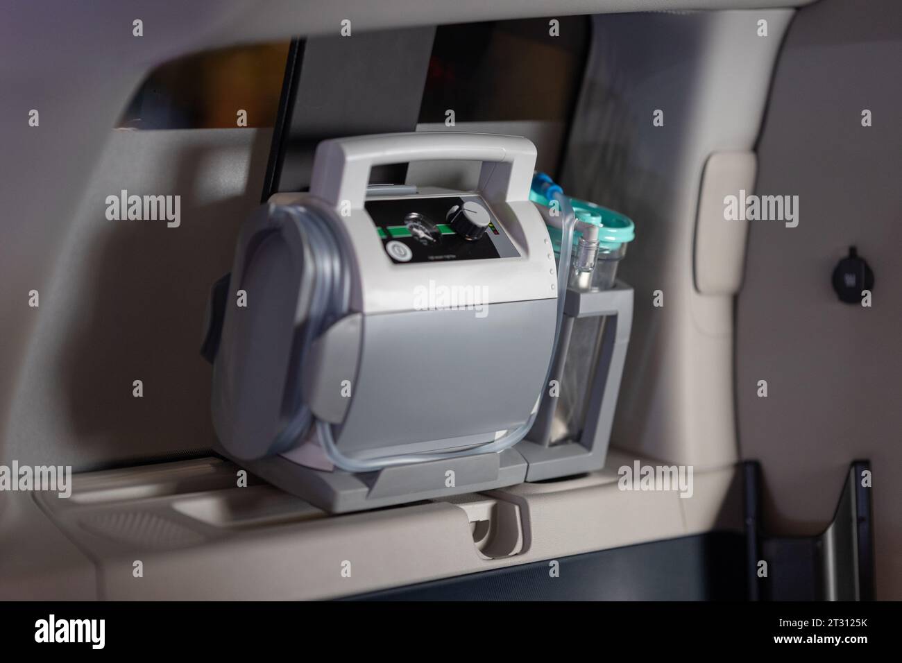 Wall-mounted medical equipment Stock Photo - Alamy