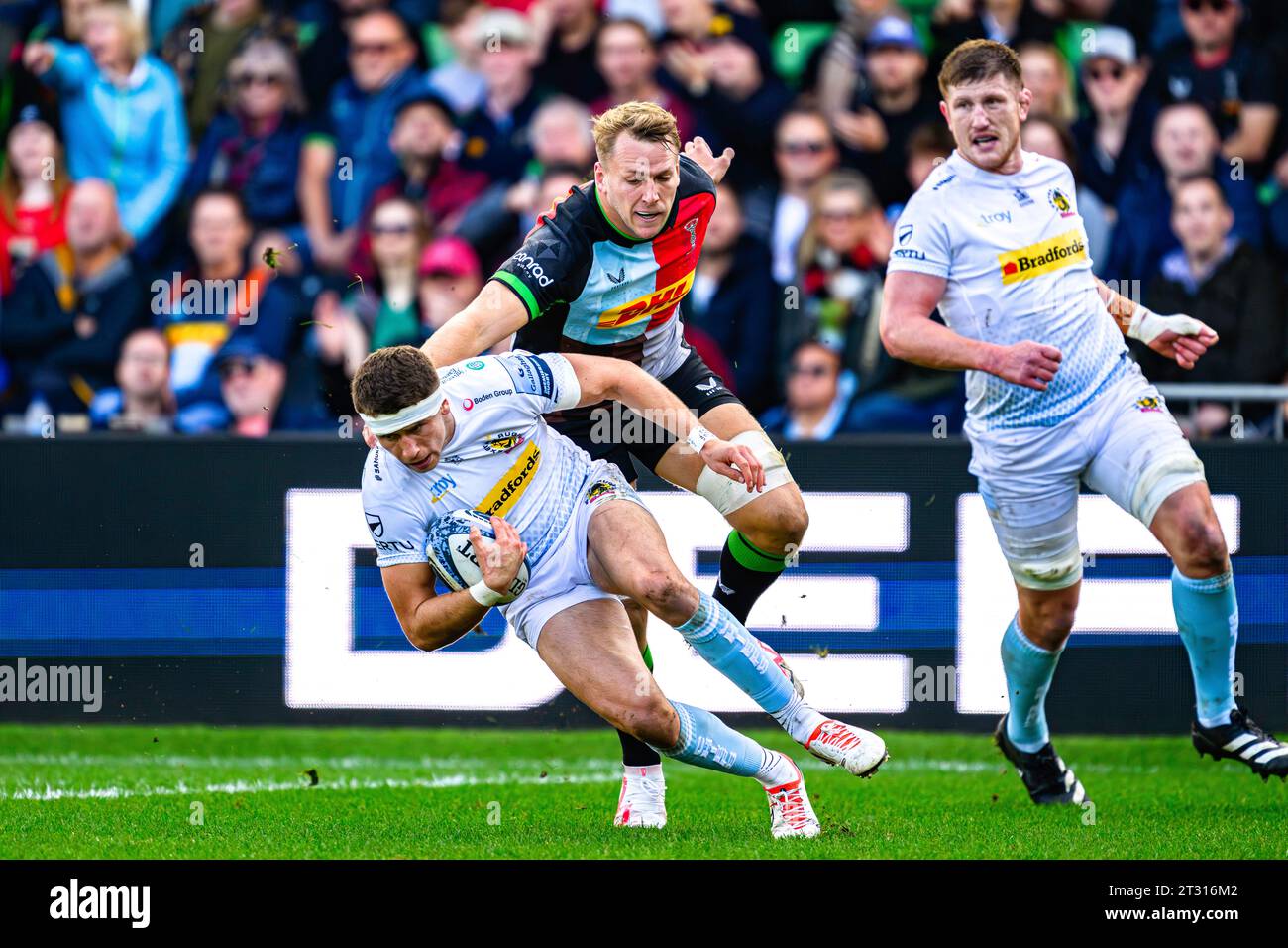 LONDON, UNITED KINGDOM. 22nd, Oct 23. Alex Dombrandt of Harlequins ...