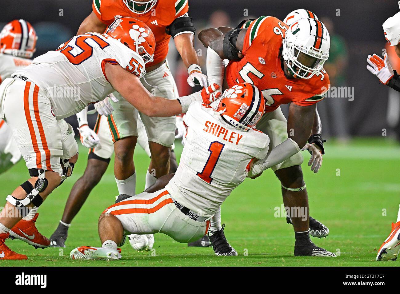 Miami Gardens Fl October 21 Miami Defensive Lineman Leonard Taylor Iii 56 Tackles Clemson