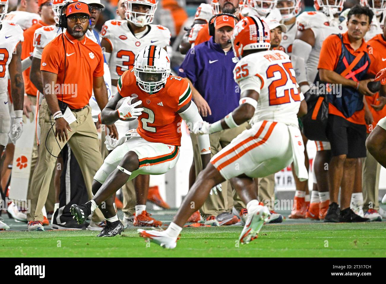 MIAMI GARDENS, FL - OCTOBER 21: Miami running back Donald Chaney, Jr ...