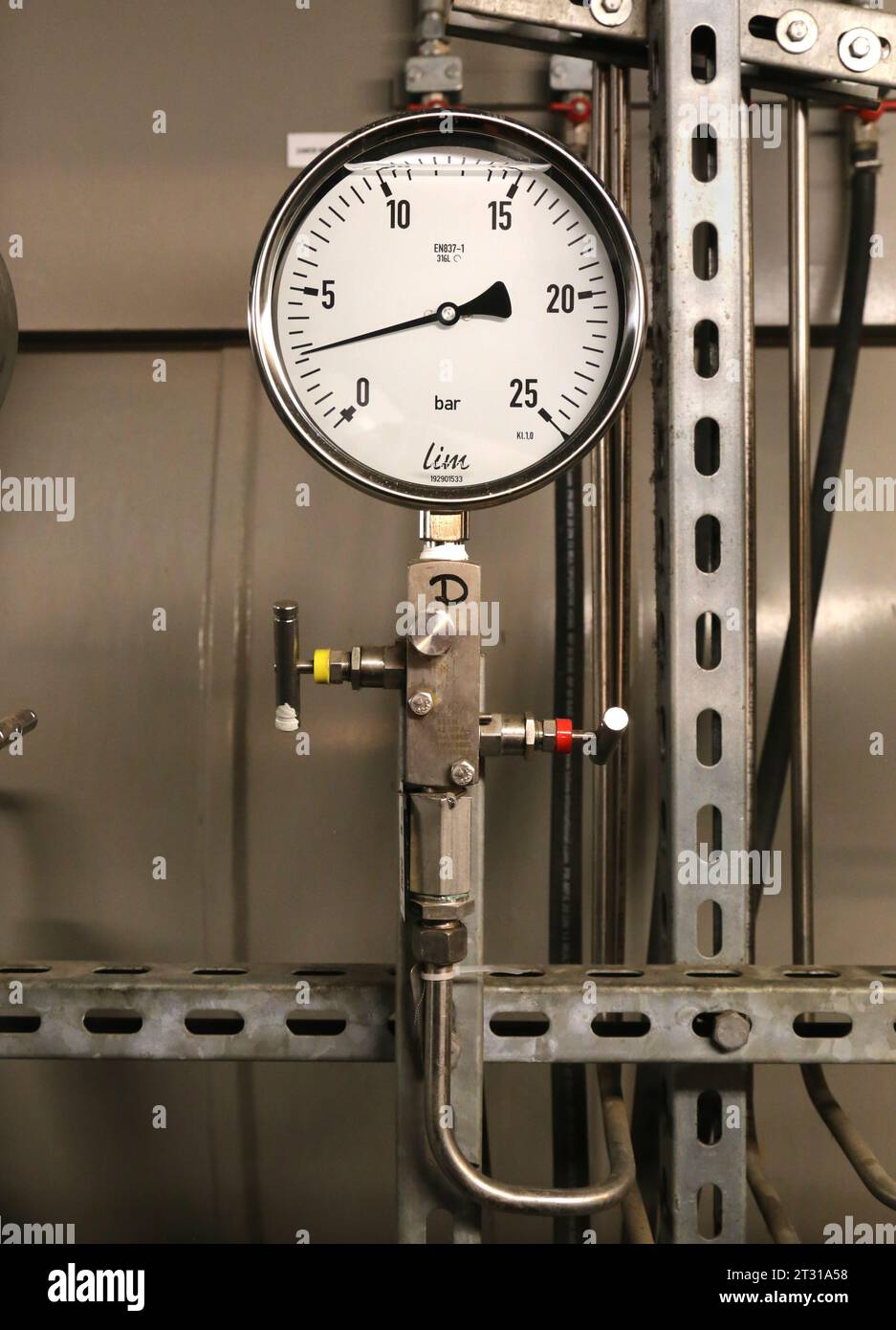 Metering hi-res stock photography and images - Alamy