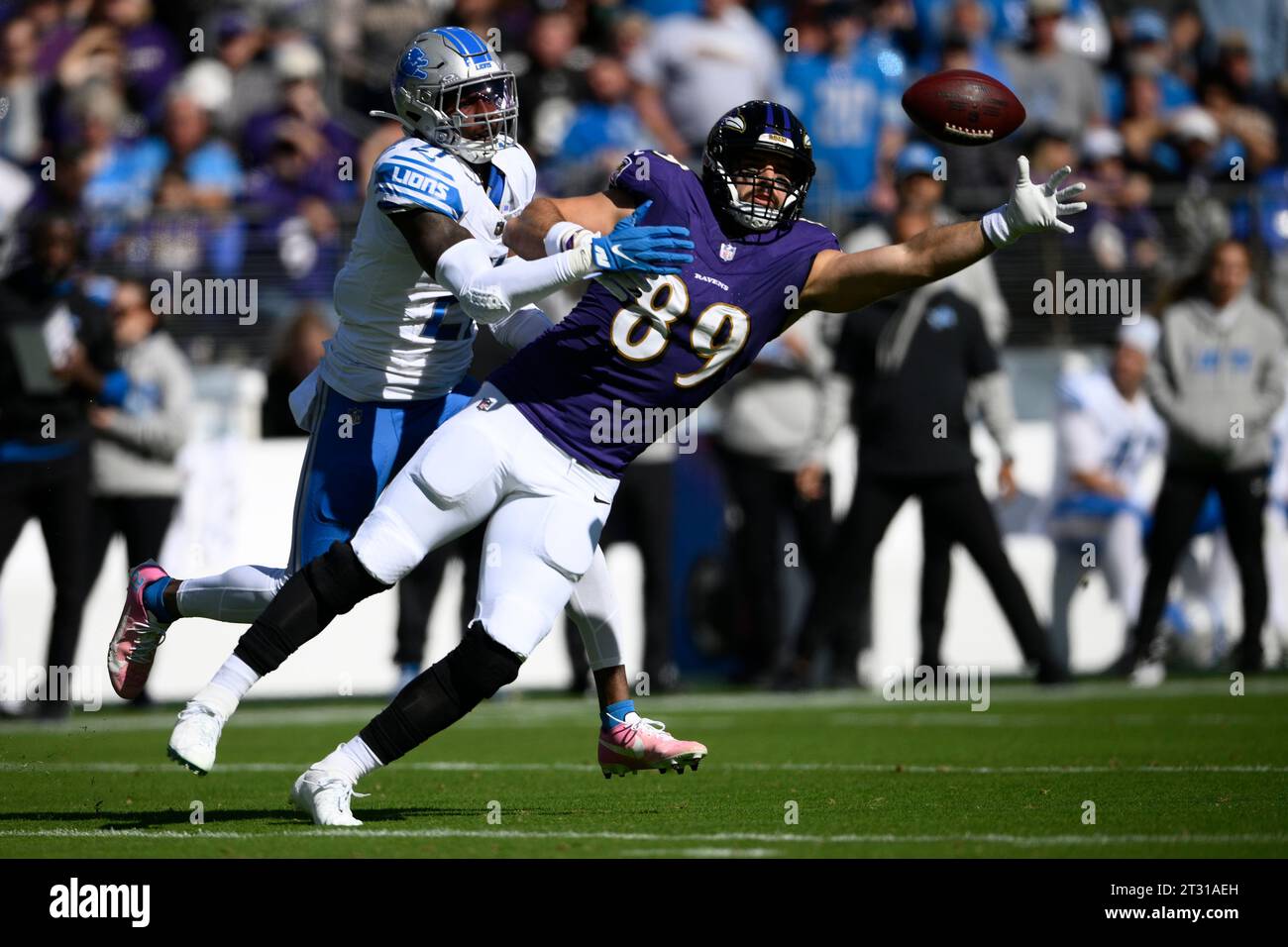 Baltimore Ravens tight end Mark Andrews (89), defended by Detroit Lions ...