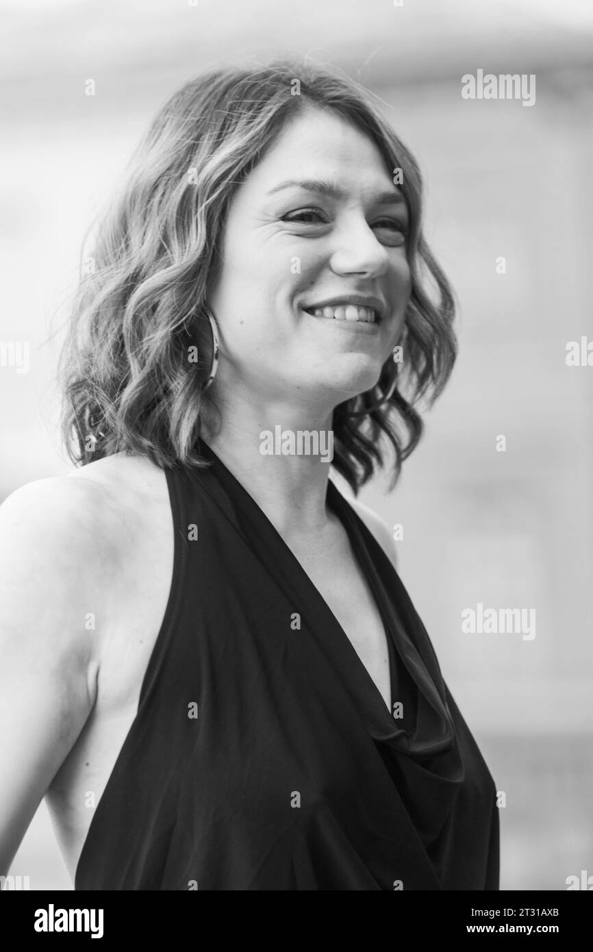 émilie dequenne Black and White Stock Photos & Images - Alamy