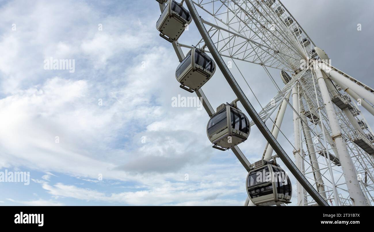 Cheerful amusement park ferris wheel hi-res stock photography and ...