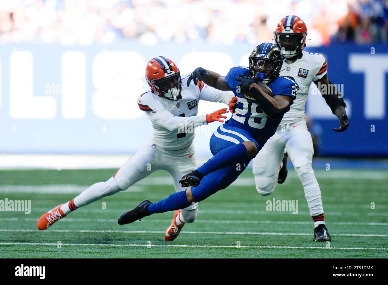 Indianapolis Colts running back Jonathan Taylor (28) runs from ...