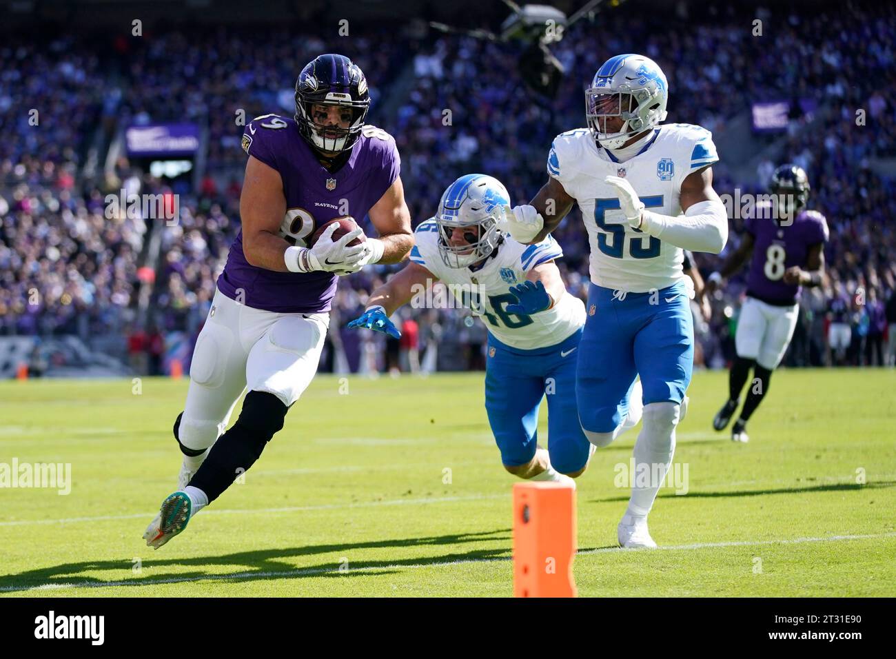 Baltimore Ravens tight end Mark Andrews (89) stretches for the endzone ...