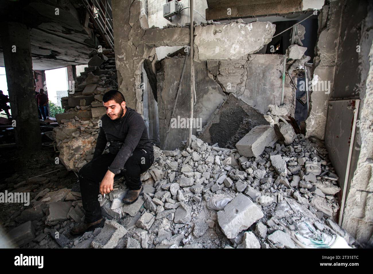 Jenin, Palestine. 22nd Oct, 2023. A Palestinian sits sadly on the ruins ...