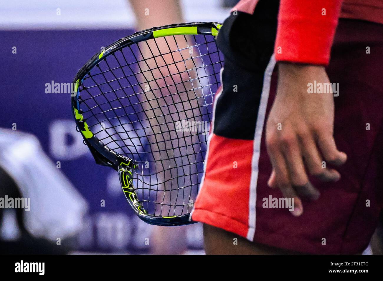 Broken tennis racket hi-res stock photography and images - Alamy